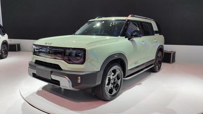 BAIC BJ30 Hybrid Meluncur di GIIAS 2025, Harga Khusus untuk 500 Pembeli ...