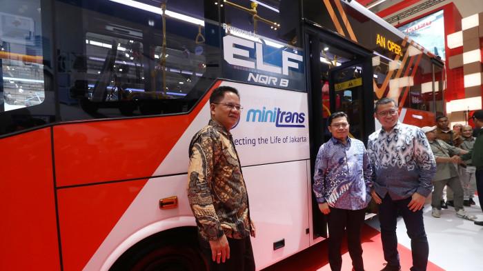 Kabin Lebih Panjang, Minitrans Bersasis Isuzu Elf NQR B Bisa Angkut 29 ...