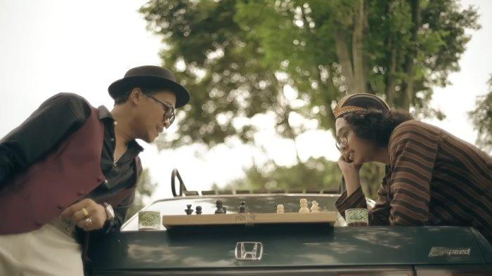 Chord Gitar Lagu Abadi - Dendi Nata feat Hendra Kumbara, Lirik: Aku Terdiam Berteman Sepi ...