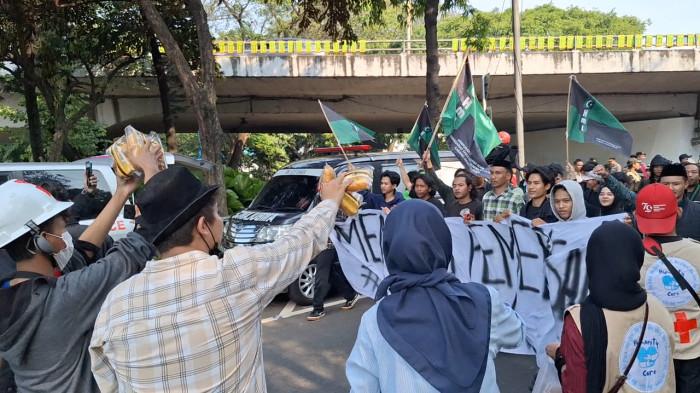 Profil Komunitas yang Bagikan Donasi Warganet dari Air Mineral hingga ...