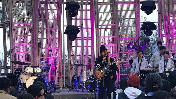 Tangan Mus Mujiono Kram Saat Manggung di Cuaca Dingin Gunung Bromo ...