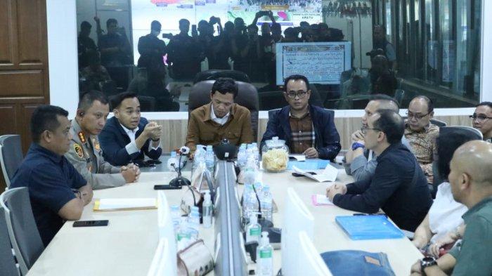 Pimpinan Komisi III DPR Datangi Sekolah BJ Habibie SMAK Dago Bandung ...