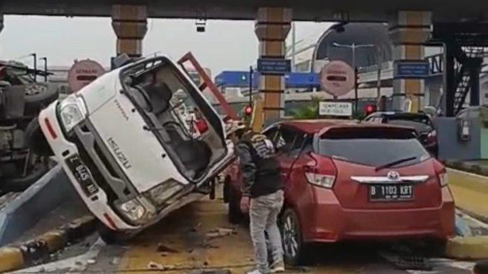 Kecelakaan Beruntun di Gerbang Tol Halim Utama, Petugas Terapkan Contraflow - TribunNews.com