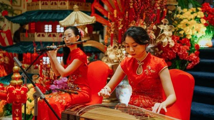 Permainan Alat Musik Gu Zheng Meriahkan Perayaan Imlek 2025 di Jakarta ...
