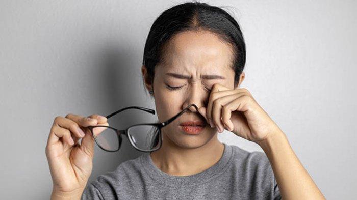 TRIBUNNEWSWIKI - Mengenal Neuritis Optik, Gangguan Penglihatan Akibat ...