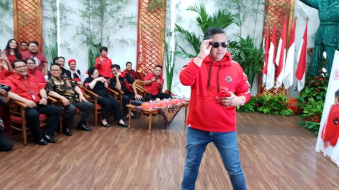 Luncurkan Tagline "Kerja Kita Kerja Indonesia", Hasto dan Caleg Artis ...