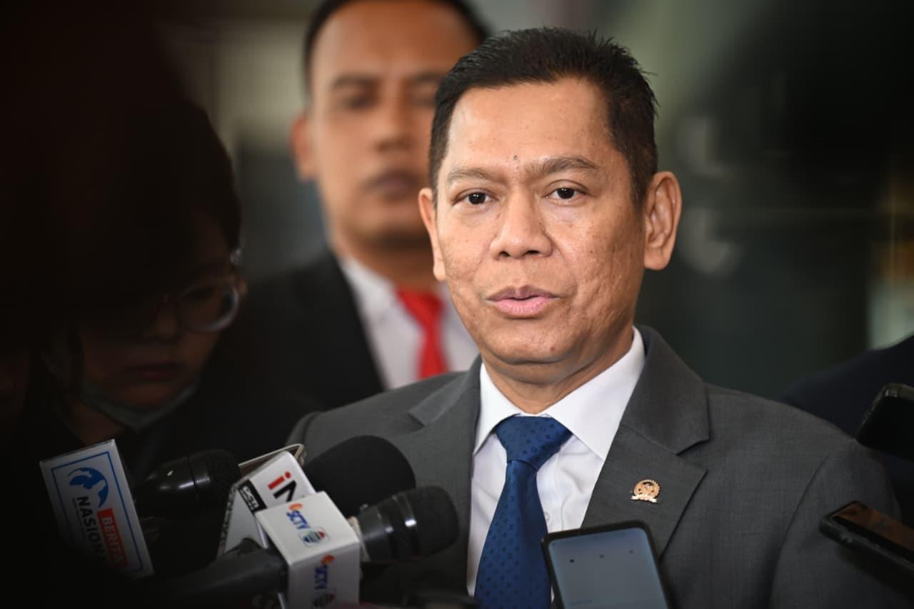 Sosok Adela Kanasya, Anak Adies Kadir yang Berpotensi Geser Jabatan sang Ayah - Halaman 2 ...