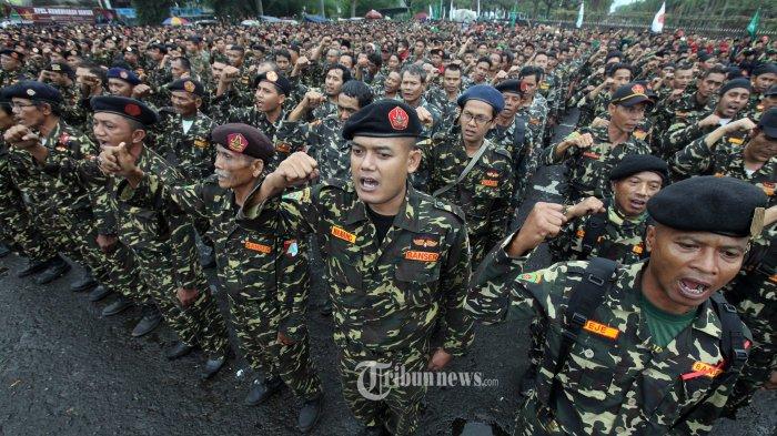 GP Ansor: Seragam Banser Tak Tiru TNI, Corak Loreng Warisan Kiai dan ...
