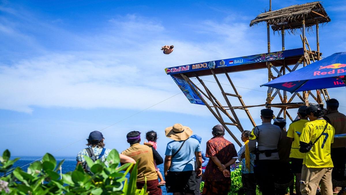 Rhiannan Iffland dan Aidan Heslop Juara Red Bull Cliff Diving 2026 di ...