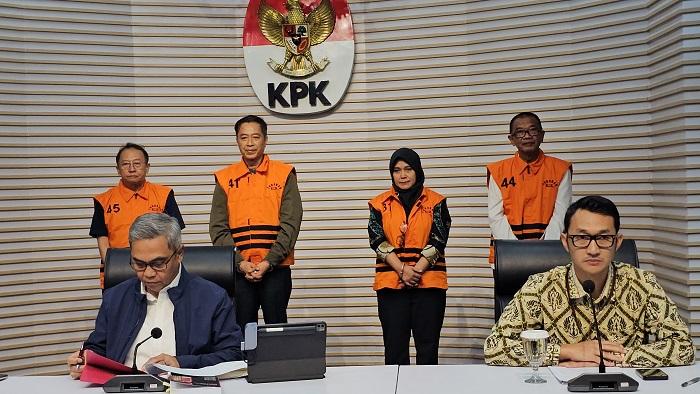KPK Tahan 4 Pejabat Kemnaker Tersangka Kasus Pemerasan Izin Tenaga Kerja Asing - TribunNews.com