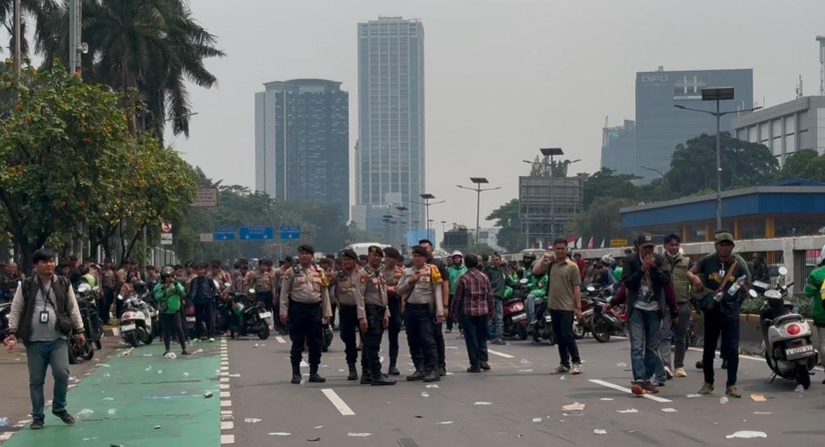 1.250 Personel Gabungan Amankan Demo Mahasiswa di DPR Hari Ini, Warga ...