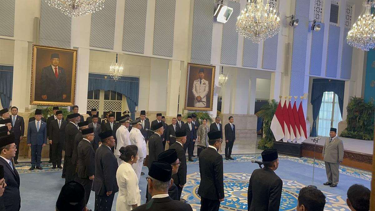 Prabowo Lantik Mathius Fakhiri dan Aryoko Rumaropen Jadi Gubernur dan ...