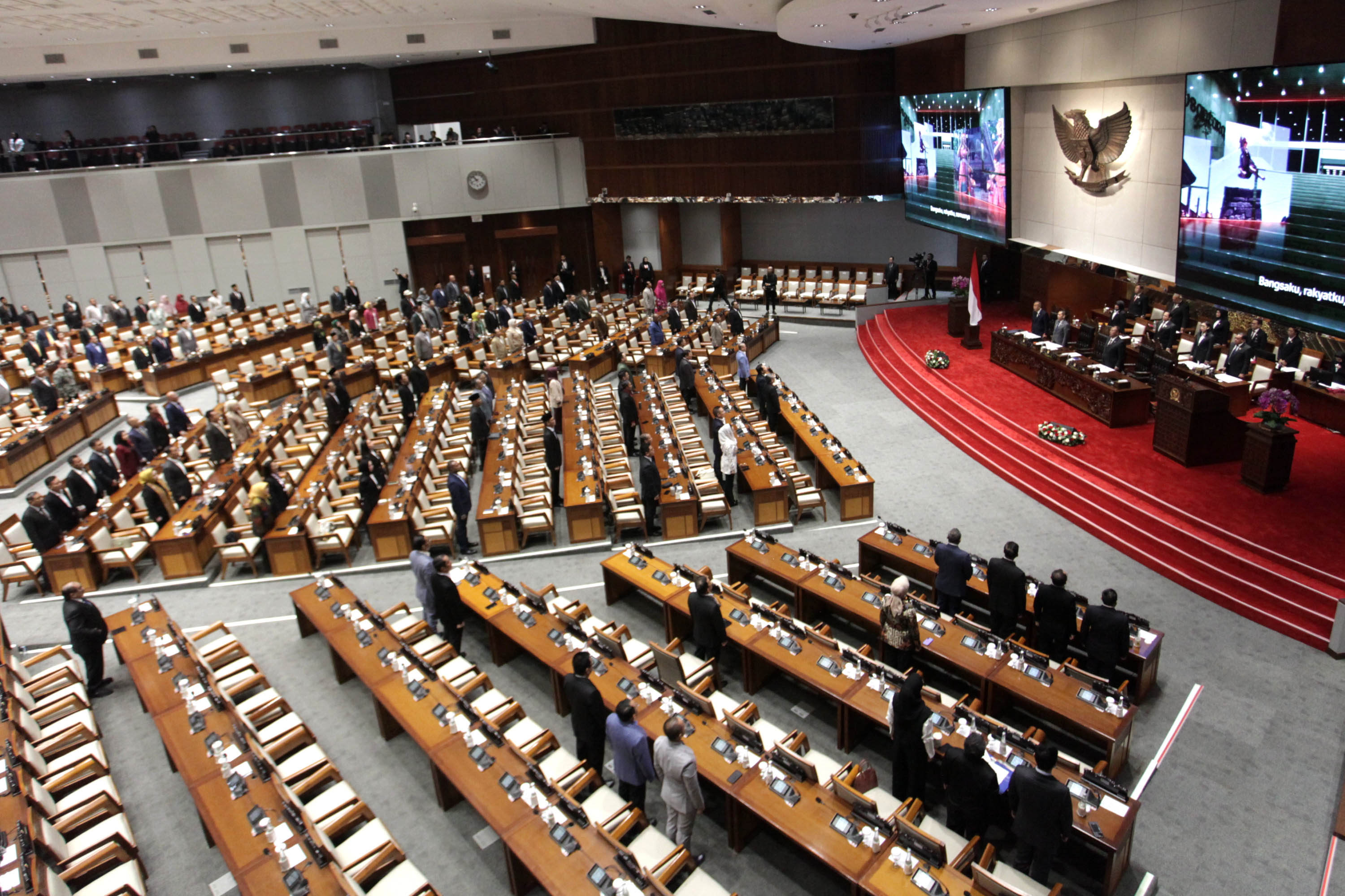 Kontroversi Gaji DPR RI: Tunjangan Beras Naik, Ini Perbandingannya ...