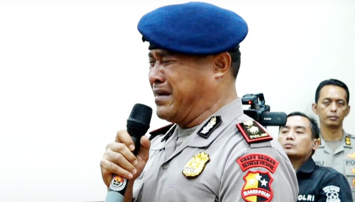 Tangis Kompol Cosmas Pecah di Sidang, Demi Tuhan Tak Niat Tabrak Affan: Jalankan Perintah ...
