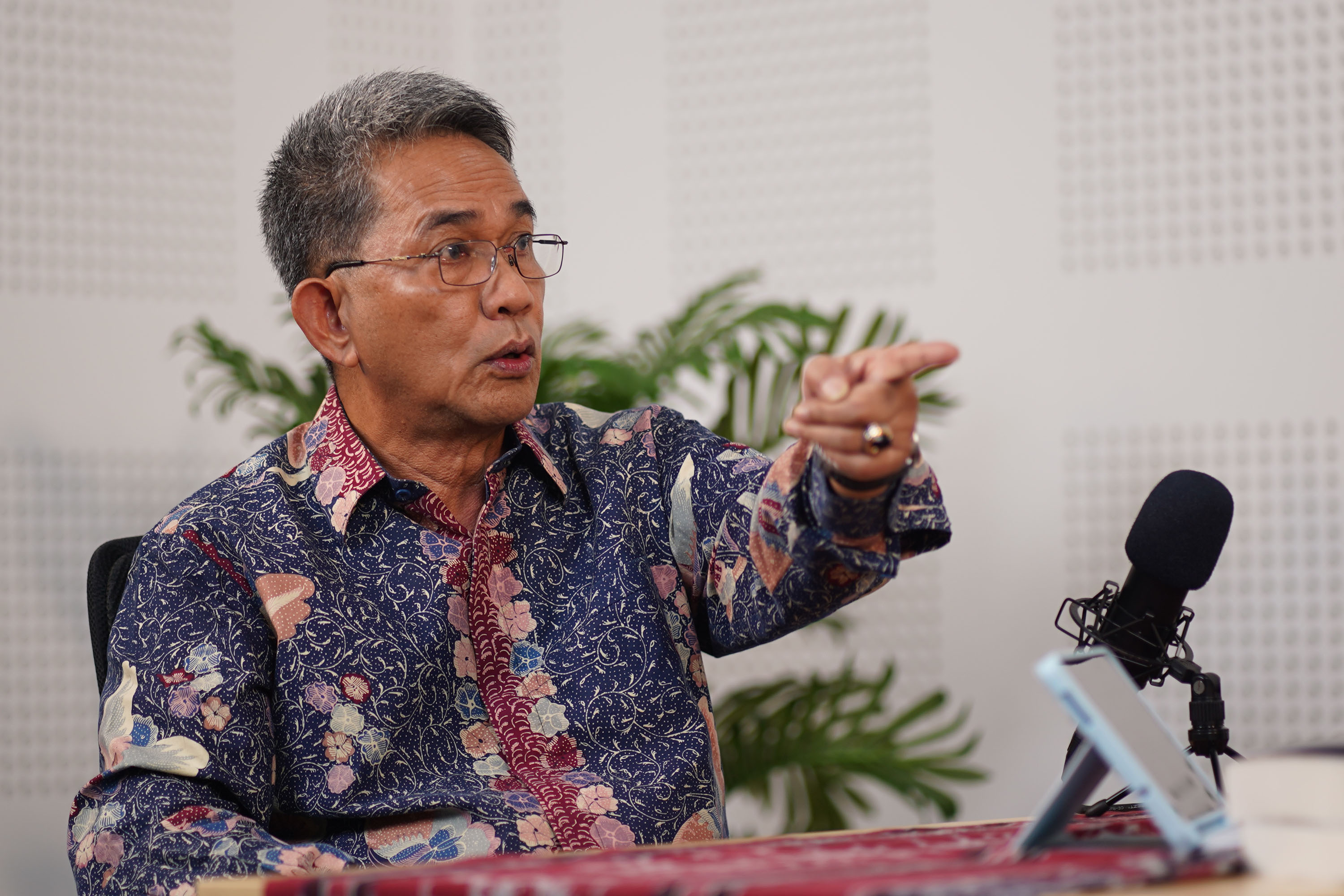 Yusron Ihza Mahendra: Novel Ini Saya Tulis Bukan untuk Membangkitkan ...