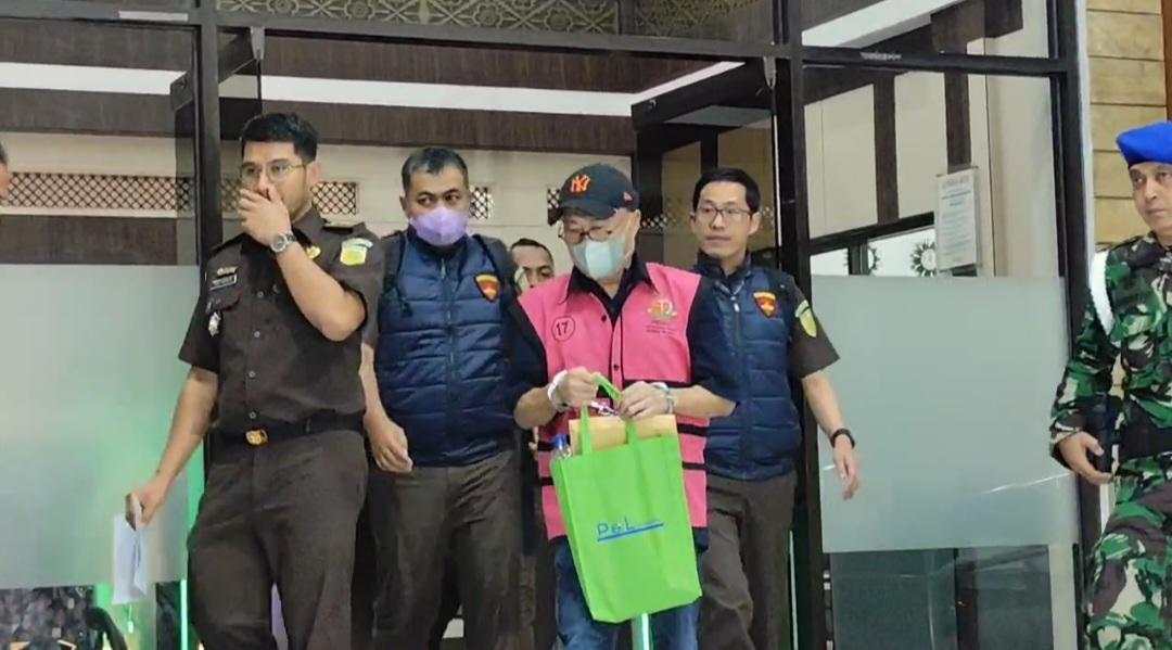Ratusan Helm hingga 2 Kapal Aset Milik Advokat Ary Bakri Dilimpahkan ke ...