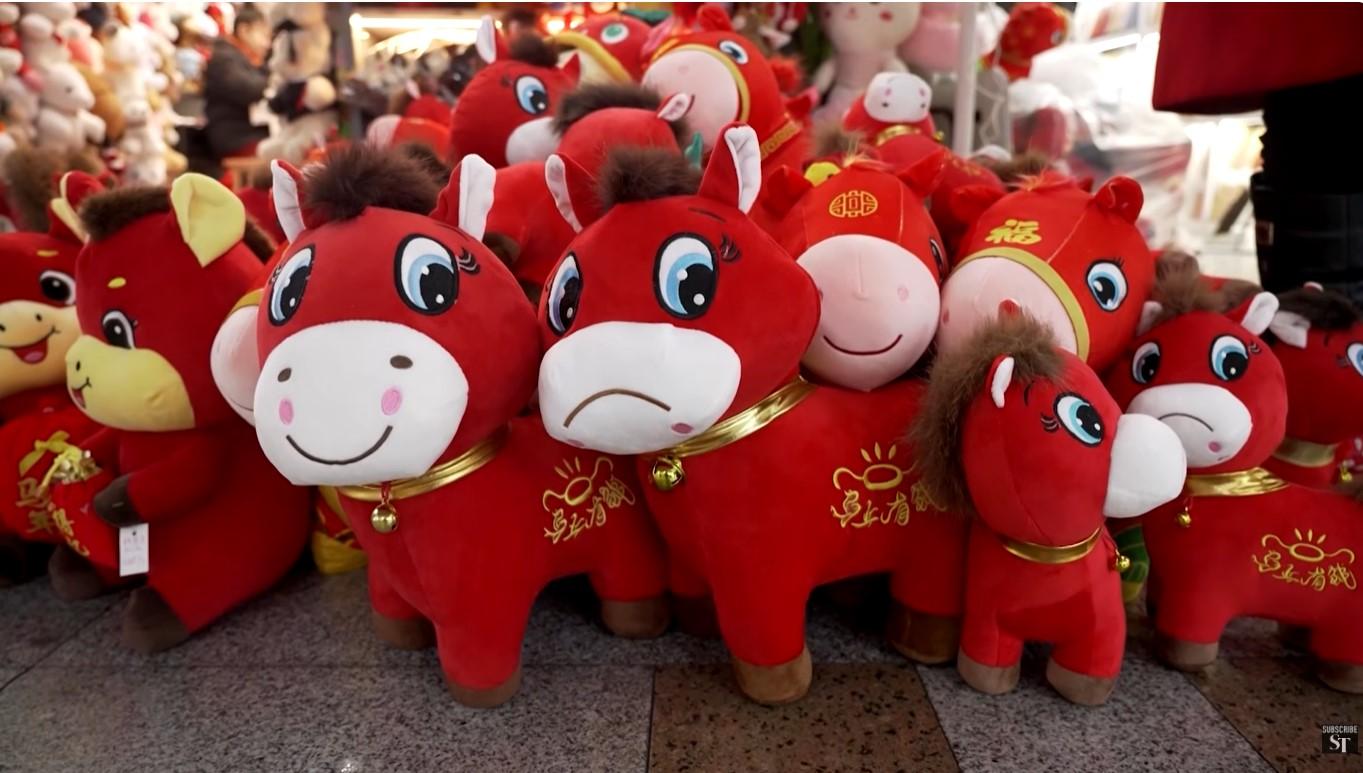 Boneka Kuda Sedih Viral di China, Penjual Bilang Kesalahan Jahit, Pakar ...