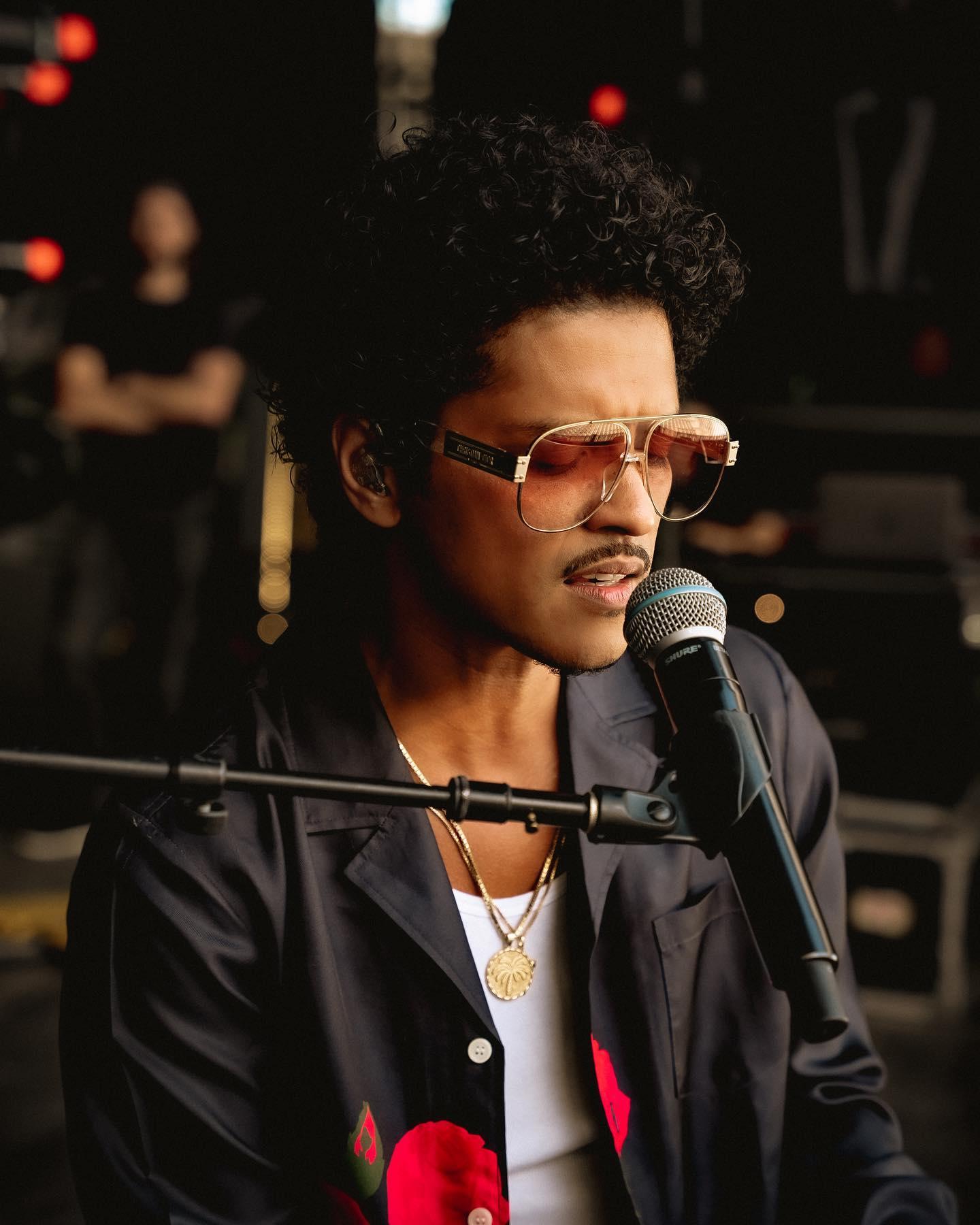 Lirik dan Terjemahan Lagu Just The Way You Are - Bruno Mars: When I See ...