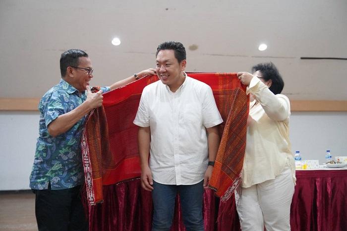 Pimpinan Komisi IX DPR Charles Honoris Hadiri Paguyuban Parsahutaon ...