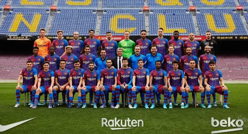 Ini Foto Resmi Tim Utama Barcelona, Semua Hadir, Sempatkan Bikin Foto ...