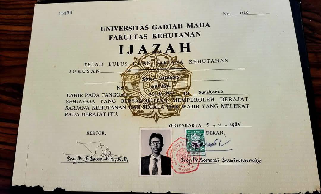 Pengamat Klaim Peroleh Salinan Ijazah Jokowi dari KPU: Kemenangan bagi ...