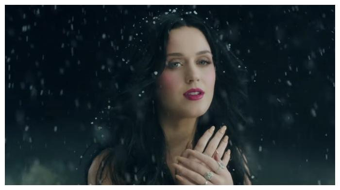 Lirik dan Terjemahan Lagu Wide Awake - Katy Perry: Falling from Cloud ...