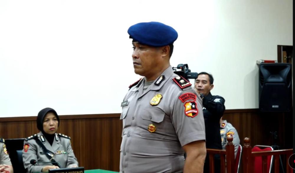 Dipecat Polri, Kompol Cosmas Kaju Gae Minta Maaf, Ngaku Tak Sadar ...