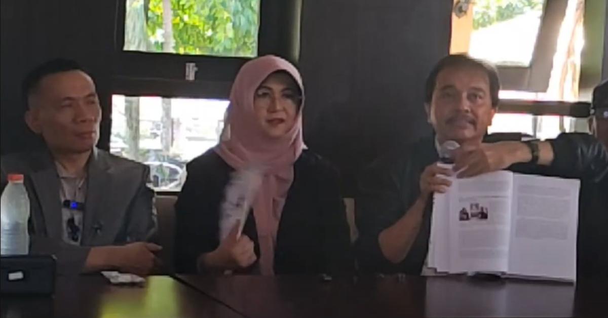 Peluncuran Buku ‘Jokowi's White Paper’ di UGM Tak Berjalan Mulus ...