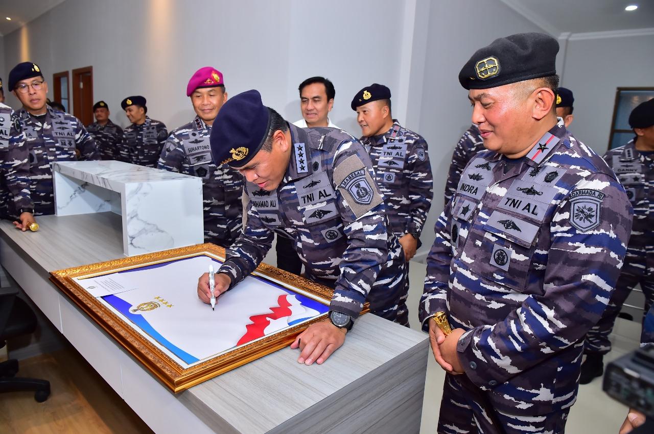 KSAL Laksamana M Ali Resmikan Markas Komando Kapal Selam di Surabaya ...