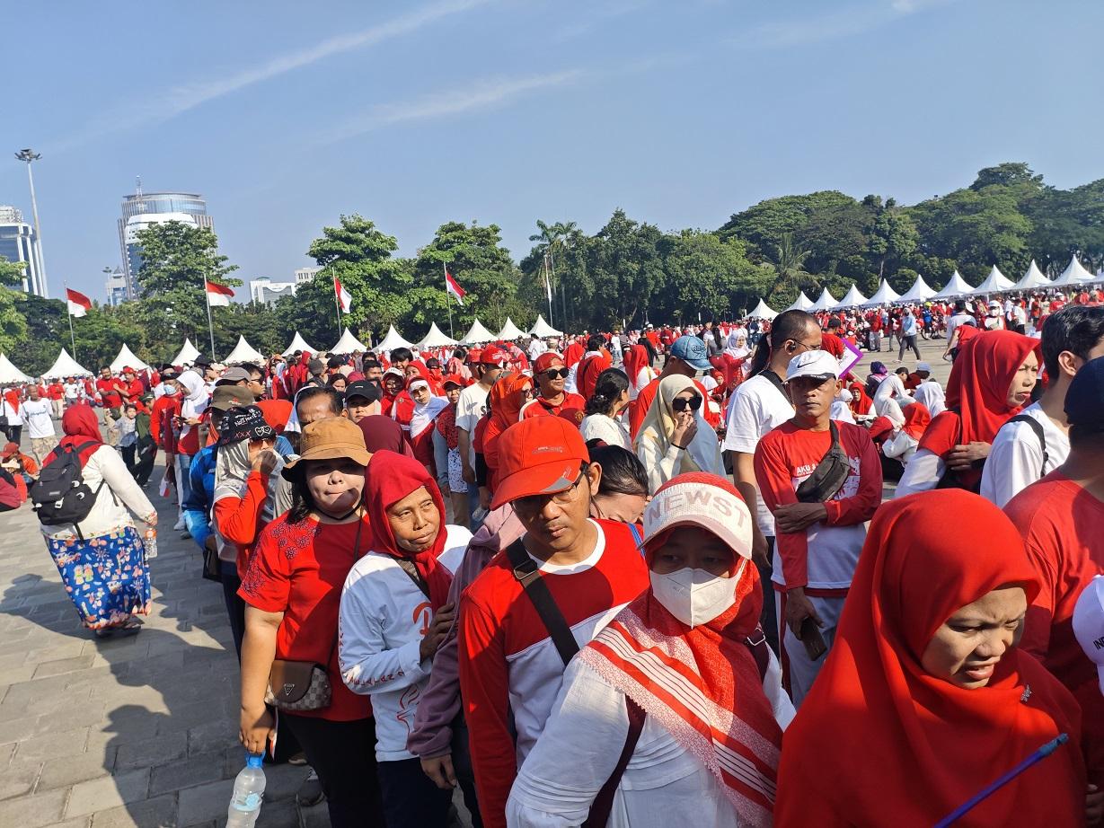 Masyarakat Berbondong-bondong Nikmati Makan Gratis pada Pesta Rakyat ...