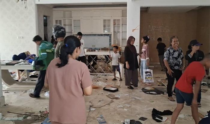 Rumah Uya Kuya yang Dijarah Massa Ternyata Ditempati Mertua - TribunNews.com