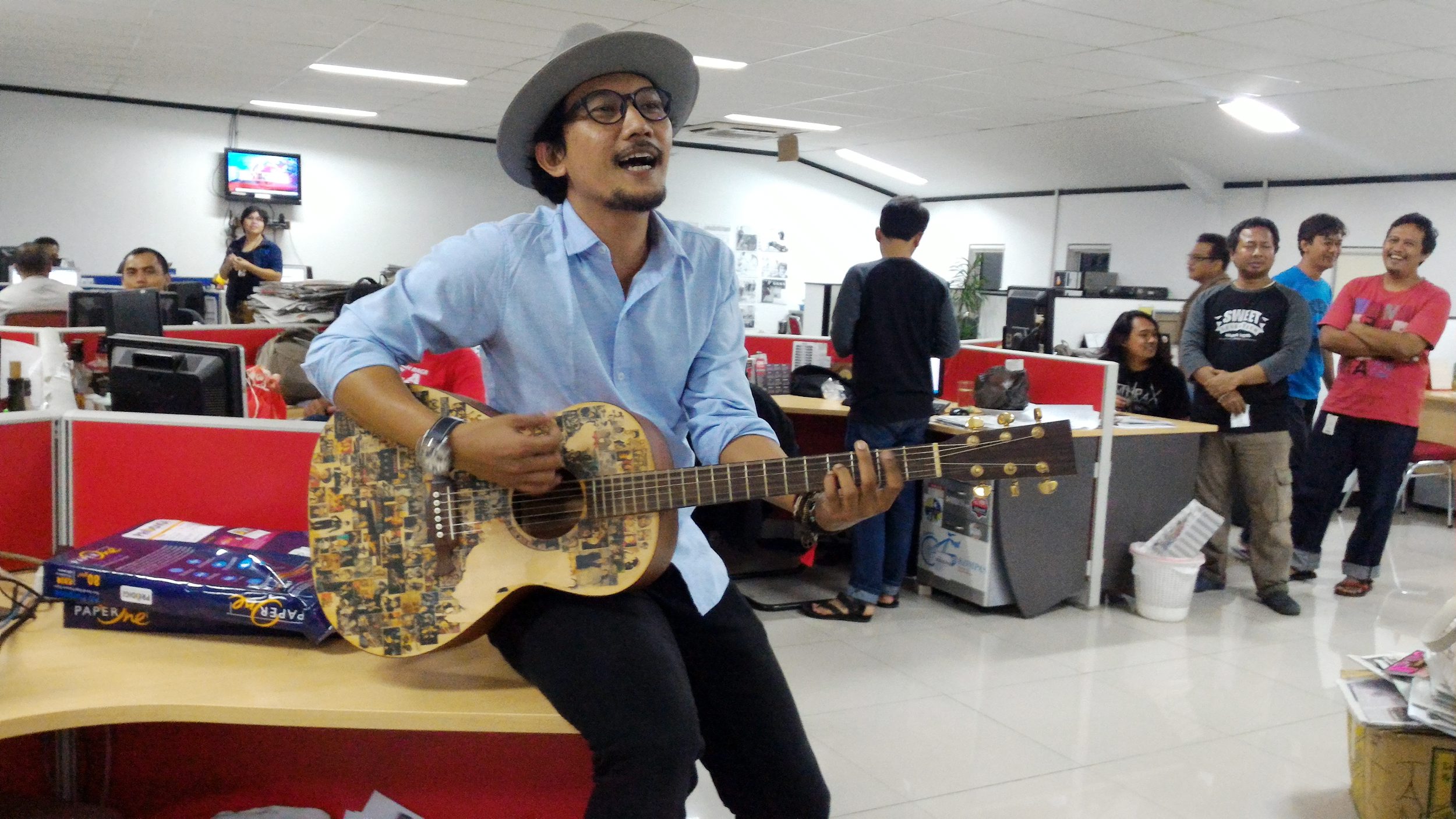 Sandy Canester Sindir Perseteruan Ariel NOAH vs Ahmad Dhani soal Royali ...