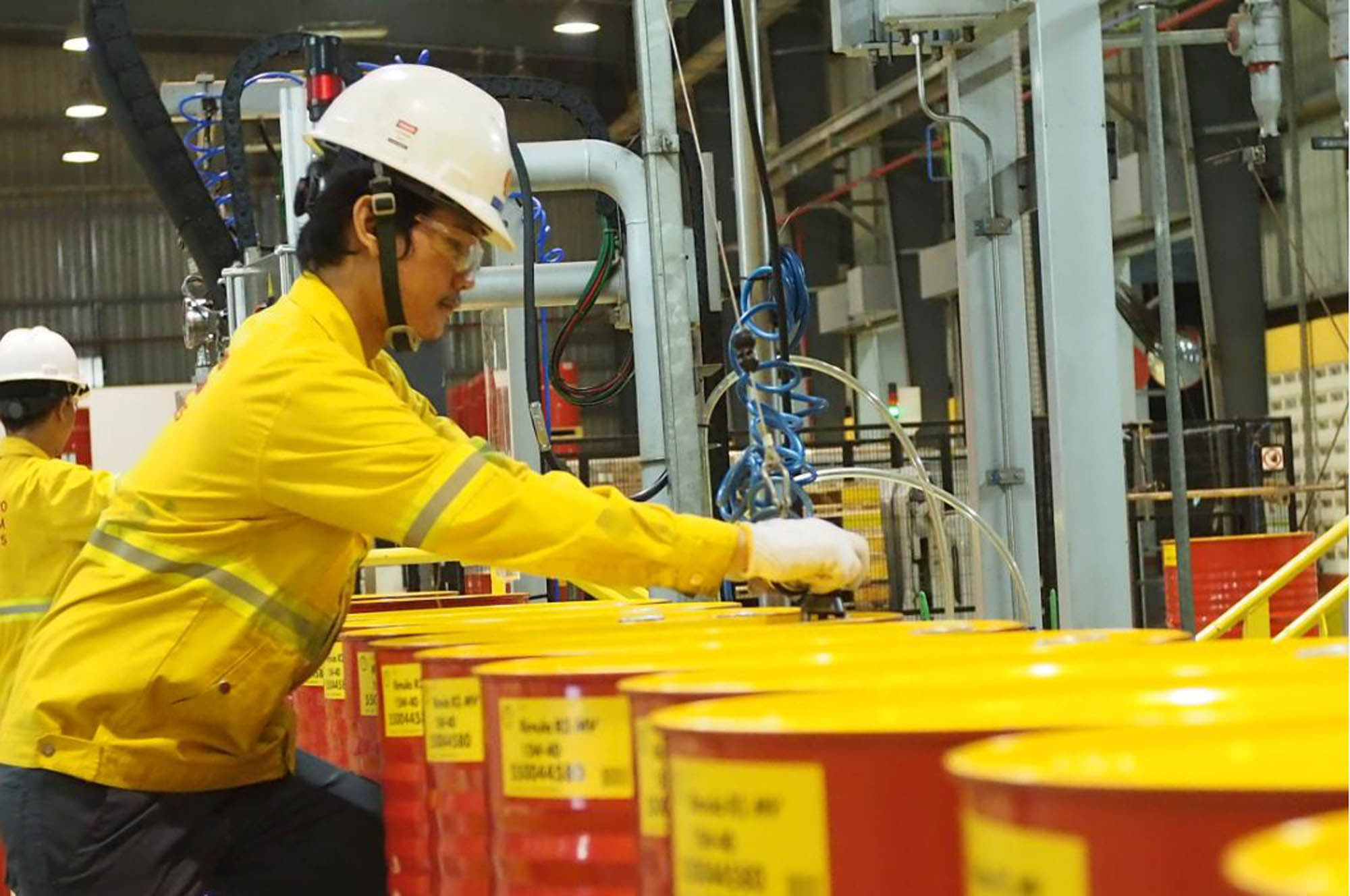 Pabrik Oli Shell Marunda Kini Sanggup Produksi 300 Juta Liter Pelumas ...