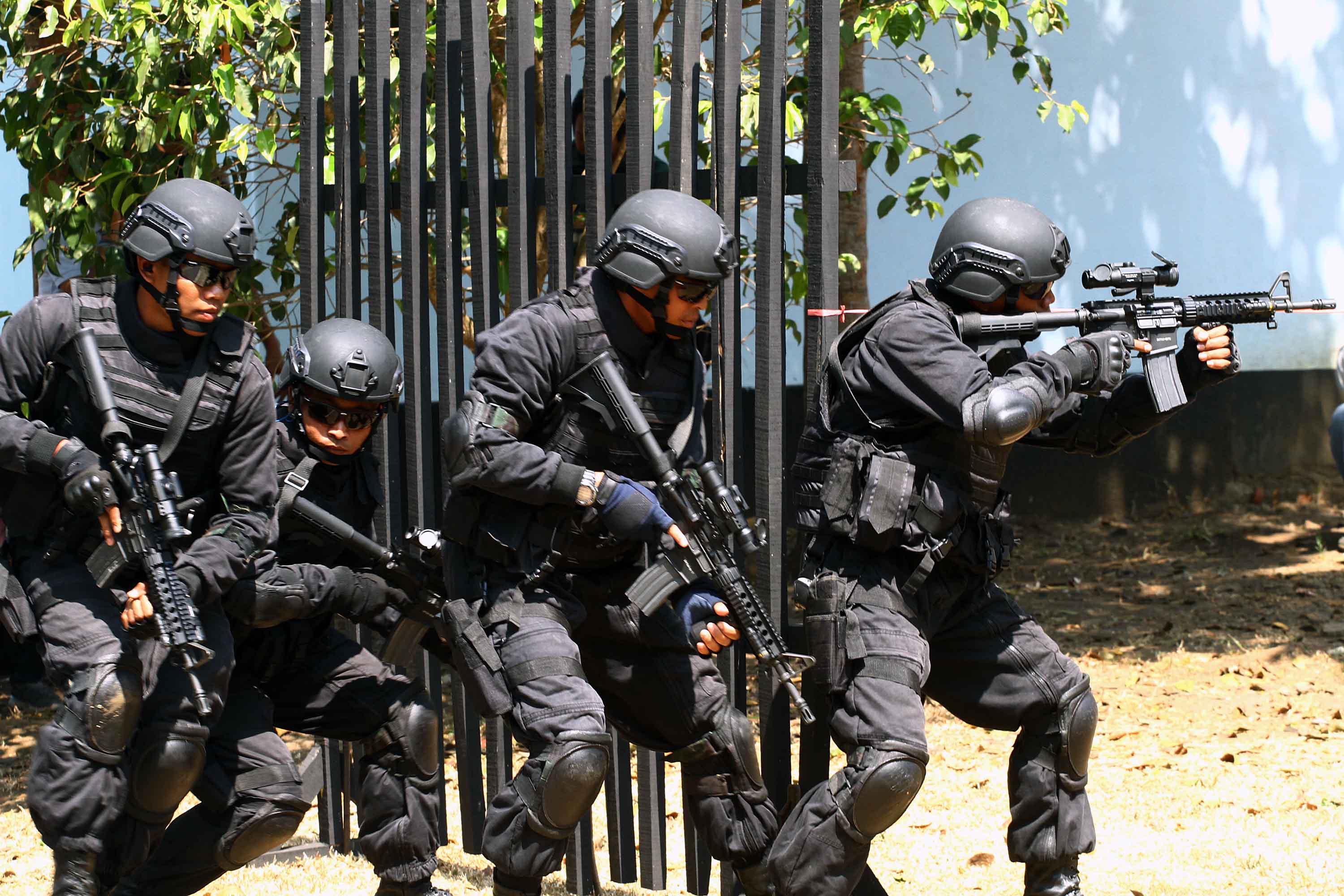 Latihan Dopper: Uji Nyali Prajurit TNI, Merayap di Bawah Desingan ...