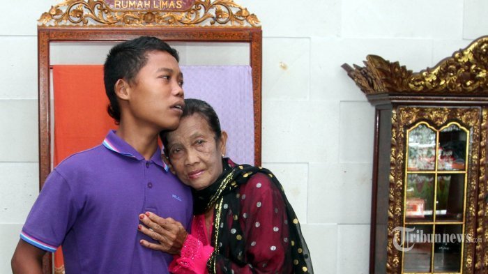 Nenek Rohaya yang Viral Karena Nikahi Pemuda Terpaut 55 Tahun Meninggal ...