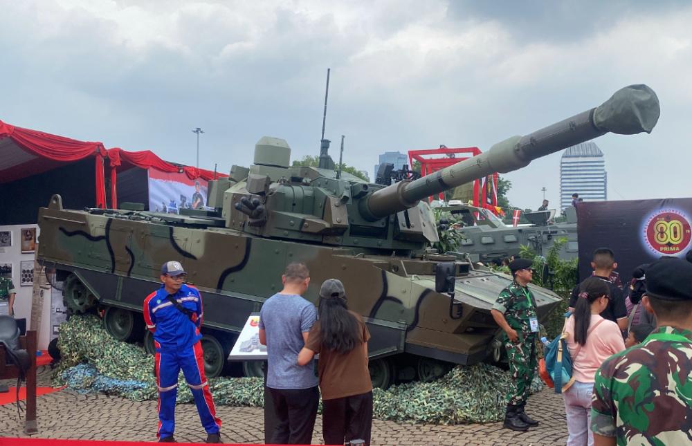 Menyaksikan Langsung Tank Harimau Milik TNI Angkatan Darat di TNI Fair ...