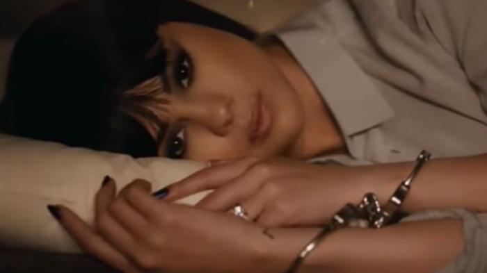 Terjemahan Lirik Lagu Hands To Myself - Selena Gomez: Can't Keep My ...