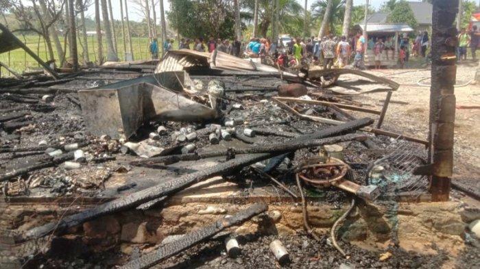 Penampakan Warung Kopi dan 9 Sepeda Motor yang Terbakar di Aceh, Rata ...