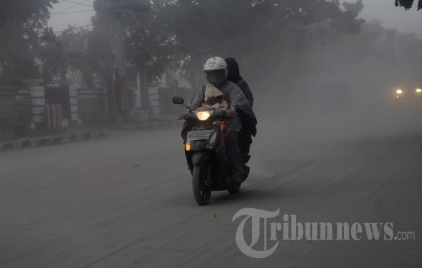 Gunung Gamalama Meletus, Foto 7 #195562 - TribunNews.com