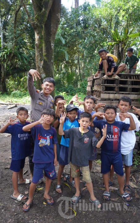 Polsatwa K-9 Polda Sumut Trauma Healing untuk Anak Korban Banjir, Foto ...