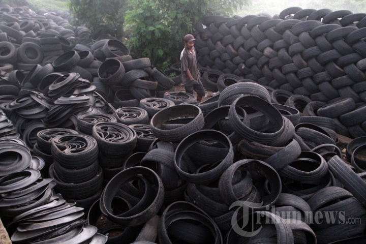Ban Bekas Mobil Menjadi Bahan Bakar Untuk Membakar Batu Gamping, Foto 2 ...