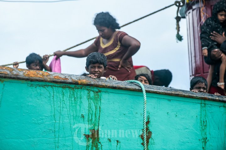 Kapal Imigran Srilanka Kehabisan BBM di Pantai Lhoknga Aceh, Foto 19 ...
