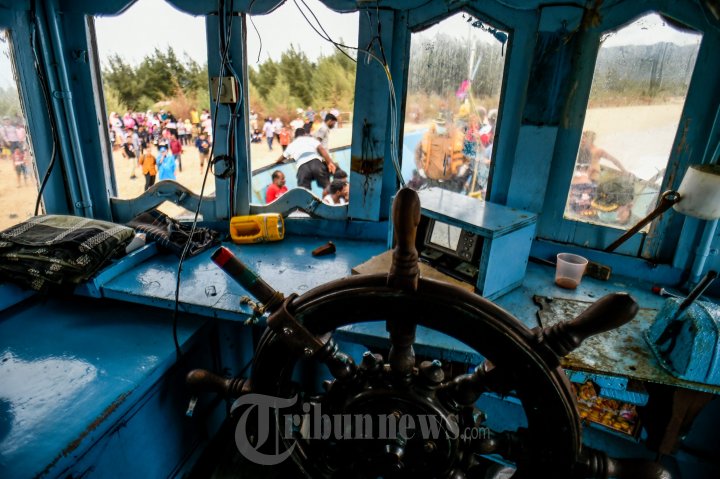 Kapal Imigran Srilanka Kehabisan BBM di Pantai Lhoknga Aceh, Foto 15 ...