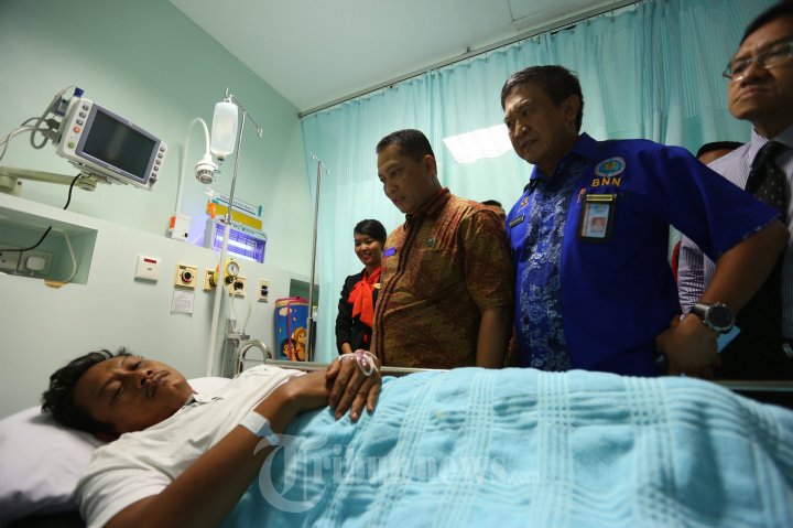 Komjen Pol Budi Waseso Menjenguk Aipda Said Fauzi, Foto 2 #1633733 ...