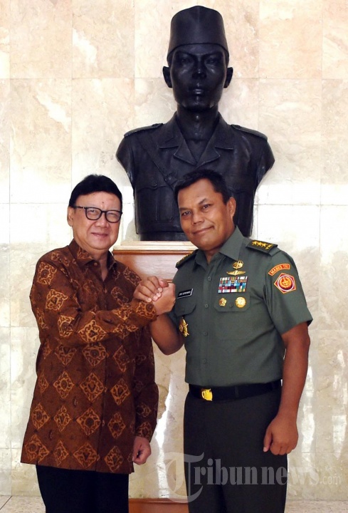 MENDAGRI: Penghargaan dan Piagam Kepada Prajurit TNI Yang Gugur, Foto 2 ...