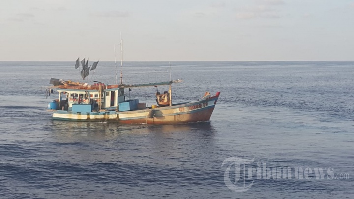 Operasi Bakamla Tangkap Dua Kapal Vietnam Tanpa Dokumen, Foto 1 ...