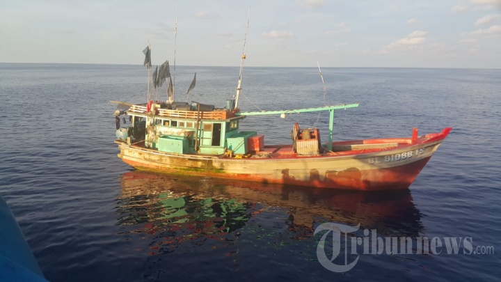Operasi Bakamla Tangkap Dua Kapal Vietnam Tanpa Dokumen, Foto 3 ...