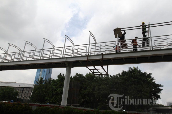 Pembangunan JPO Halte Kuningan Timur, Foto 2 #1734237 - TribunNews.com