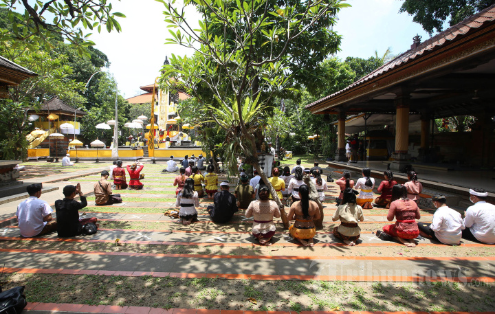 Sembahyang Hari Raya Nyepi di Pura Aditya Jaya, Foto 1 #1915359 ...