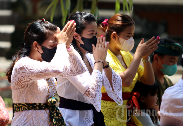 Sembahyang Hari Raya Nyepi di Pura Aditya Jaya, Foto 7 #1915365 ...